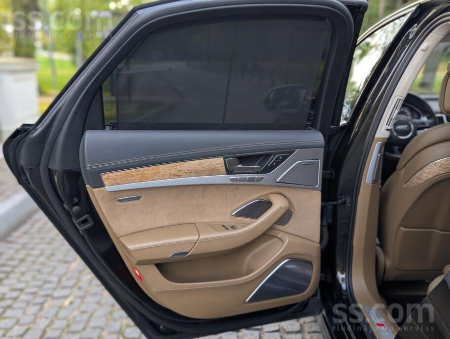 Black Audi S8 2013 in Jurmala, with an engine capacity of 4.00 L and mileage of 173 thousand km for 25000 €, photo 13 on AUTOMOTO.COM.LV