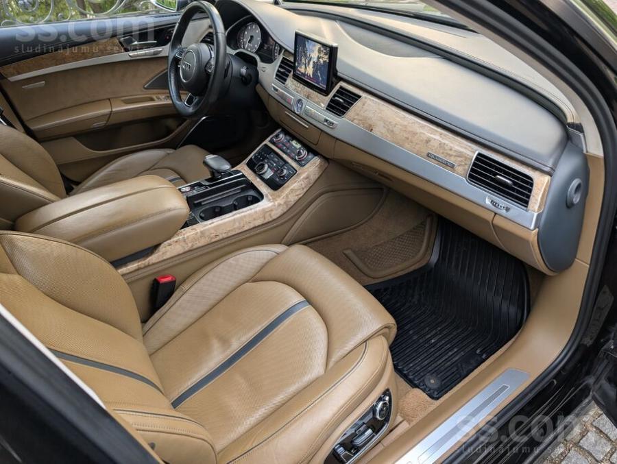 Black Audi S8 2013 in Jurmala, with an engine capacity of 4.00 L and mileage of 173 thousand km for 25000 €, photo 16 on AUTOMOTO.COM.LV