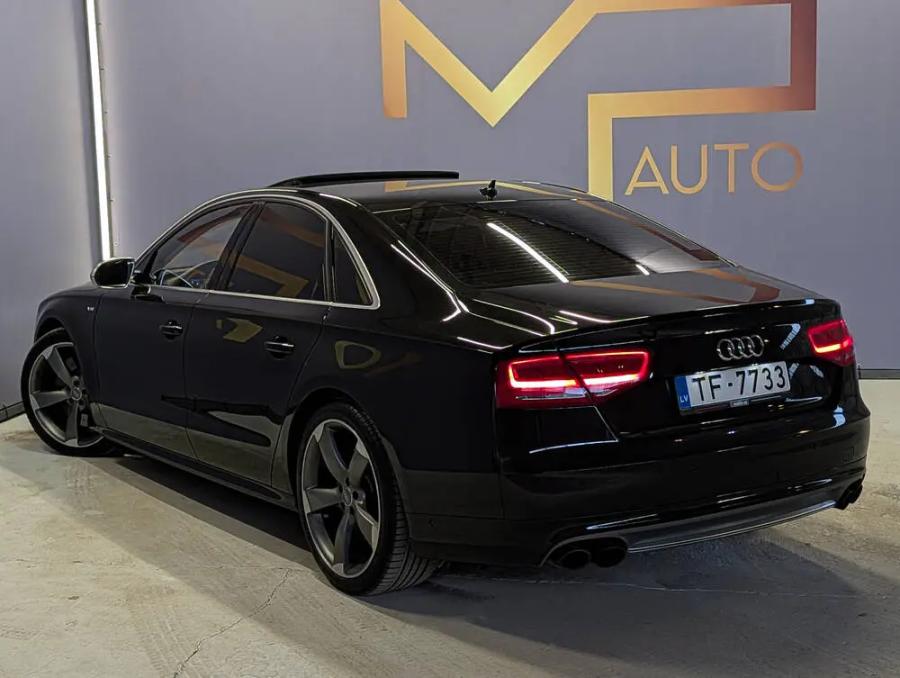 Black Audi S8 2013 in Jurmala, with an engine capacity of 4.00 L and mileage of 173 thousand km for 25000 €, photo 3 on AUTOMOTO.COM.LV