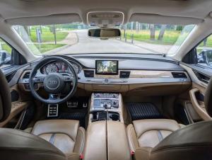 Black Audi S8 2013 in Jurmala, with an engine capacity of 4.00 L and mileage of 173 thousand km for 25000 €, photo 15 on AUTOMOTO.COM.LV