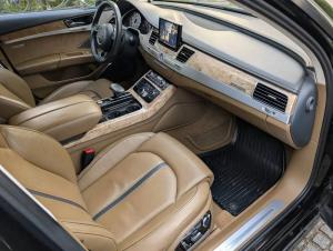 Black Audi S8 2013 in Jurmala, with an engine capacity of 4.00 L and mileage of 173 thousand km for 25000 €, photo 16 on AUTOMOTO.COM.LV