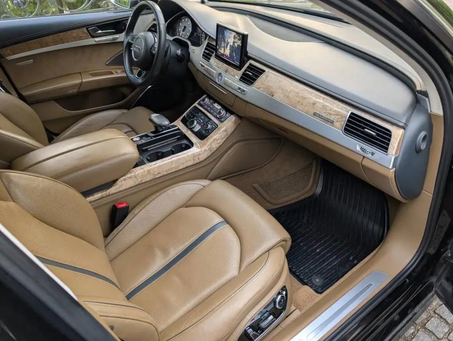 Black Audi S8 2013 in Jurmala, with an engine capacity of 4.00 L and mileage of 173 thousand km for 25000 €, photo 16 on AUTOMOTO.COM.LV