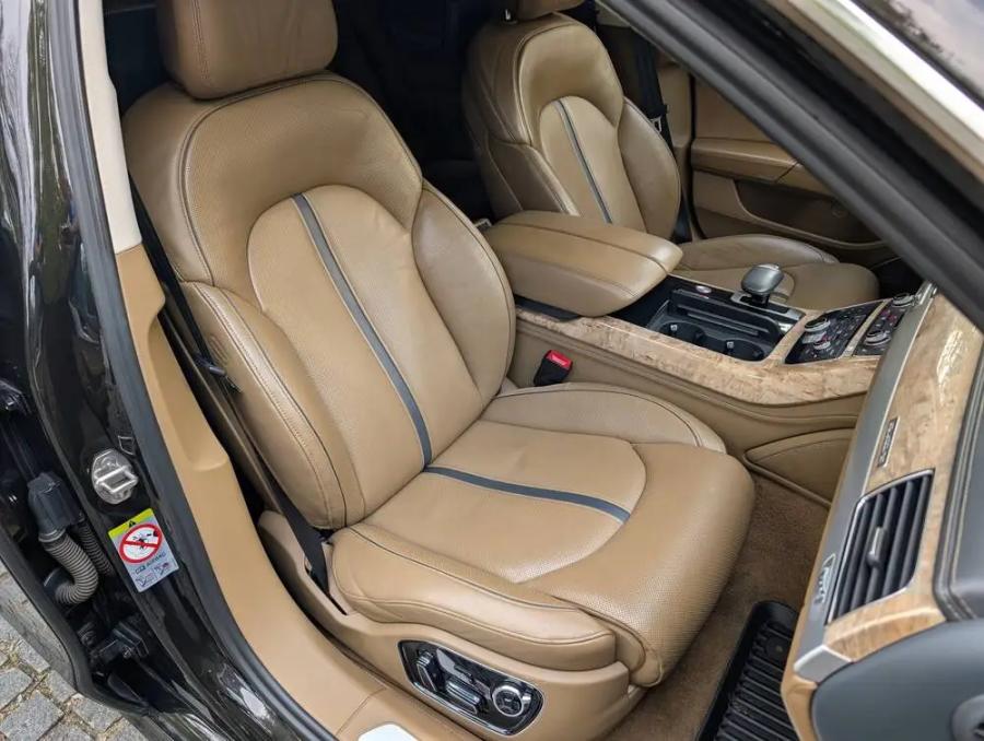 Black Audi S8 2013 in Jurmala, with an engine capacity of 4.00 L and mileage of 173 thousand km for 25000 €, photo 21 on AUTOMOTO.COM.LV