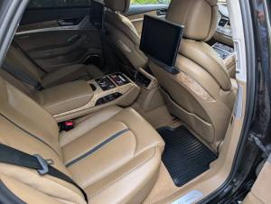 Black Audi S8 2013 in Jurmala, with an engine capacity of 4.00 L and mileage of 173 thousand km for 25000 €, photo 24 on AUTOMOTO.COM.LV