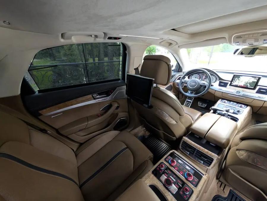 Black Audi S8 2013 in Jurmala, with an engine capacity of 4.00 L and mileage of 173 thousand km for 25000 €, photo 26 on AUTOMOTO.COM.LV