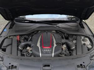 Black Audi S8 2013 in Jurmala, with an engine capacity of 4.00 L and mileage of 173 thousand km for 25000 €, photo 35 on AUTOMOTO.COM.LV