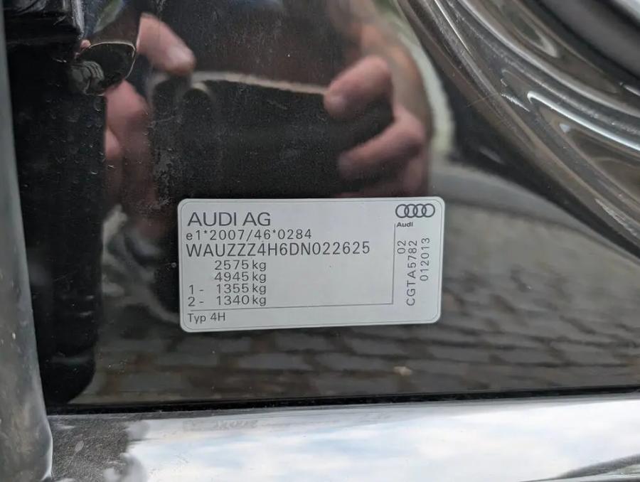 Black Audi S8 2013 in Jurmala, with an engine capacity of 4.00 L and mileage of 173 thousand km for 25000 €, photo 37 on AUTOMOTO.COM.LV