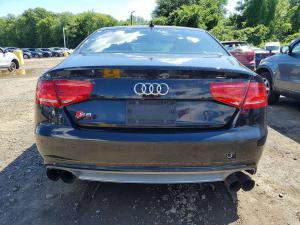 Black Audi S8 2013 in Vilnius, with an engine capacity of 3.99 L and mileage of 105 thousand km for 5999 €, photo  on AUTOMOTO.COM.LV