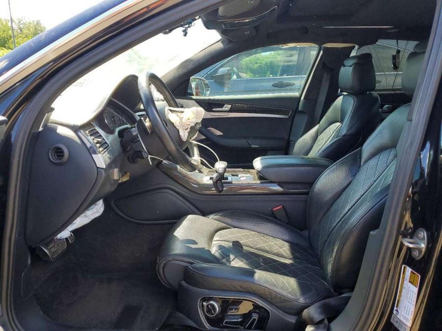 Black Audi S8 2013 in Vilnius, with an engine capacity of 3.99 L and mileage of 105 thousand km for 5999 €, photo 9 on AUTOMOTO.COM.LV