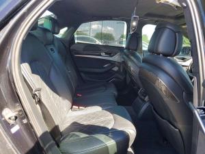 Black Audi S8 2013 in Vilnius, with an engine capacity of 3.99 L and mileage of 105 thousand km for 5999 €, photo 10 on AUTOMOTO.COM.LV