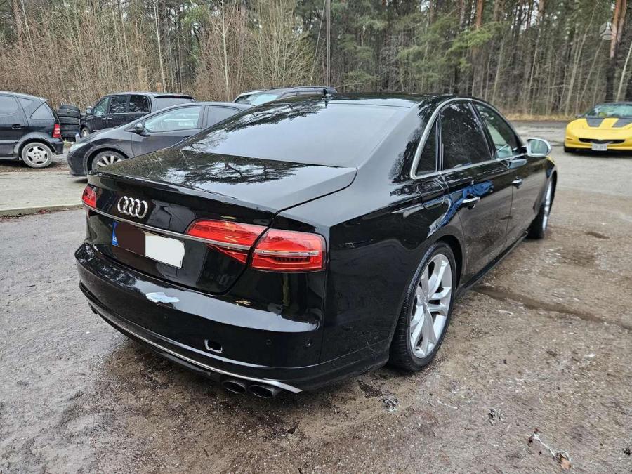 Melns Audi S8 2015 Tallina, ar dzinēja tilpumu 3.99 L un nobraukumu 280 tūkst. km par 14900 €, foto 4 vietnē AUTOMOTO.COM.LV