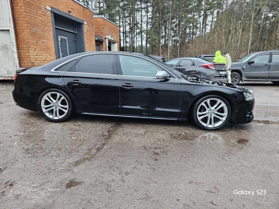 Melns Audi S8 2015 Tallina, ar dzinēja tilpumu 3.99 L un nobraukumu 280 tūkst. km par 14900 €, foto 6 vietnē AUTOMOTO.COM.LV