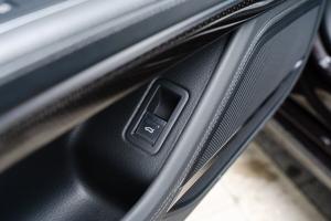 Melns Audi S8 2020 Mārupe, ar dzinēja tilpumu 4.00 L un nobraukumu 68 tūkst. km par 79900 €, foto 11 vietnē AUTOMOTO.COM.LV