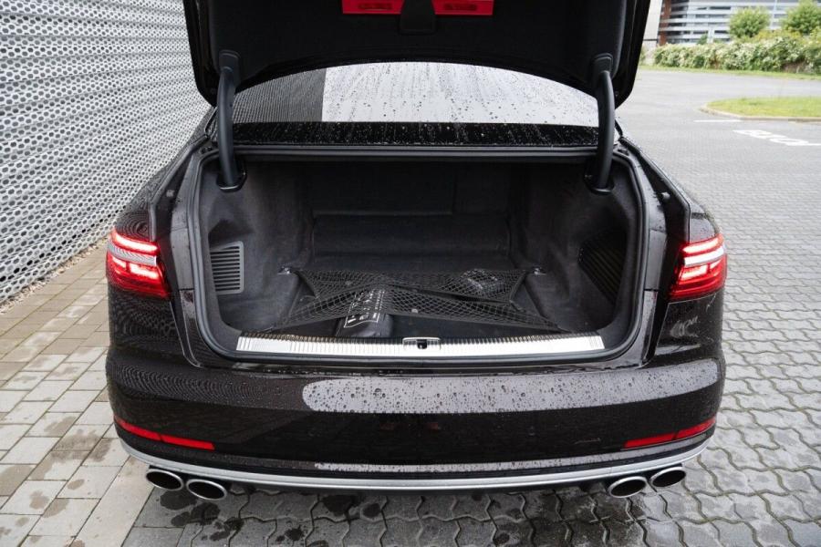 Melns Audi S8 2020 Mārupe, ar dzinēja tilpumu 4.00 L un nobraukumu 68 tūkst. km par 79900 €, foto 35 vietnē AUTOMOTO.COM.LV
