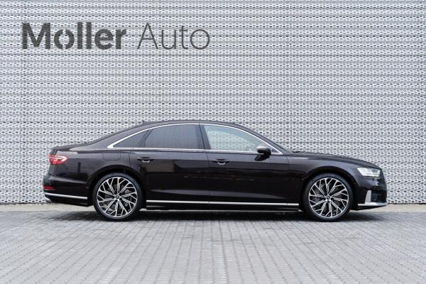Black Audi S8 2020 in Marupe, with an engine capacity of 4.00 L and mileage of 68 thousand km for 79900 €, photo 6 on AUTOMOTO.COM.LV