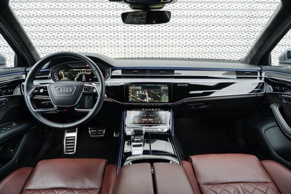 Black Audi S8 2020 in Marupe, with an engine capacity of 4.00 L and mileage of 68 thousand km for 79900 €, photo 7 on AUTOMOTO.COM.LV