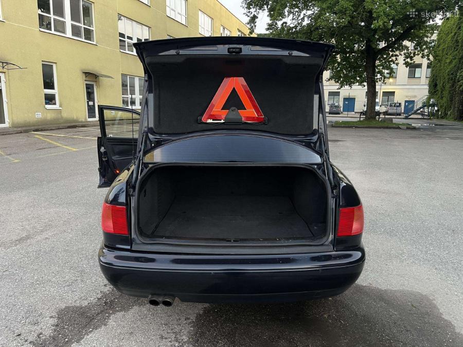 Blue Audi S8 1998 in Kaunas, with an engine capacity of 4.20 L and mileage of 255 thousand km for 7800 €, photo 18 on AUTOMOTO.COM.LV