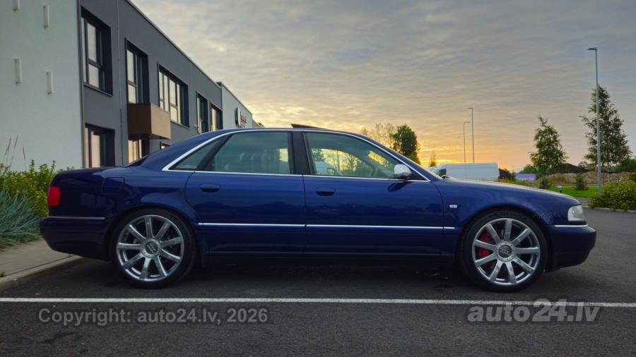 Blue Audi S8 2000 in Tallinn, with an engine capacity of 4.20 L and mileage of 267 thousand km for 16000 €, photo 8 on AUTOMOTO.COM.LV