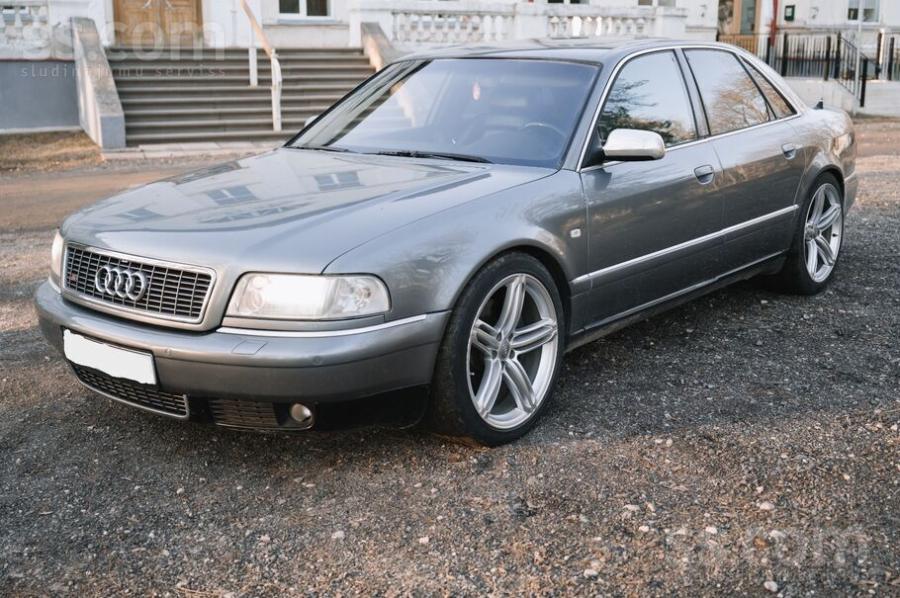 Pelēks Audi S8 2001 Balvi, ar dzinēja tilpumu 4.20 L un nobraukumu 270 tūkst. km par 5500 €, foto 1 vietnē AUTOMOTO.COM.LV