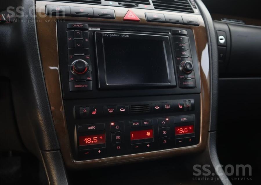 Grey Audi S8 2001 in Riga, with an engine capacity of 4.20 L and mileage of 270 thousand km for 7990 €, photo 14 on AUTOMOTO.COM.LV