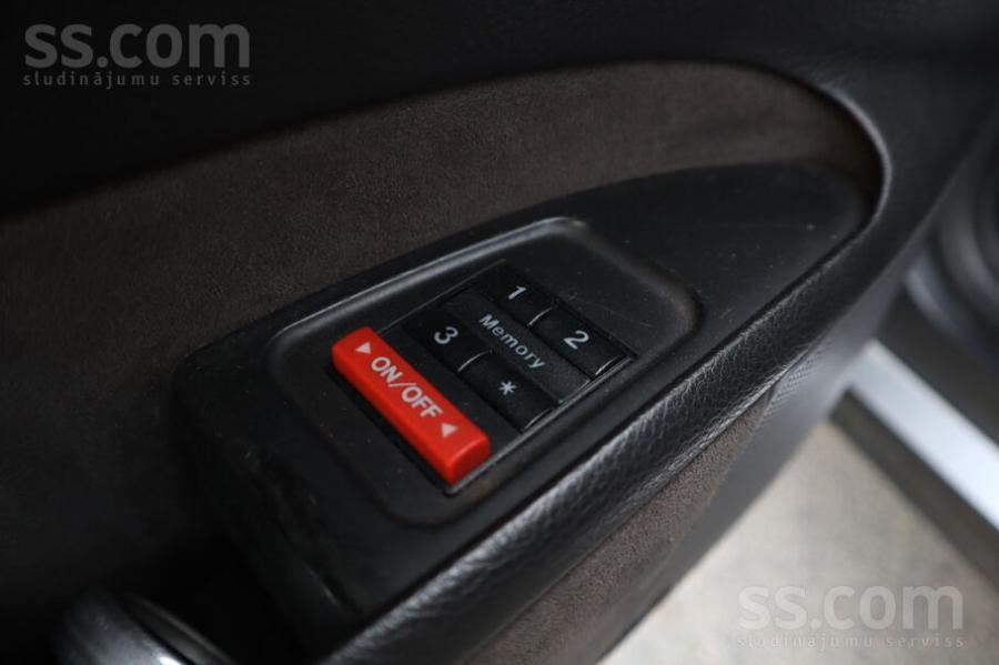 Grey Audi S8 2001 in Riga, with an engine capacity of 4.20 L and mileage of 270 thousand km for 7990 €, photo 23 on AUTOMOTO.COM.LV
