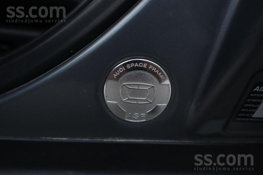 Grey Audi S8 2001 in Riga, with an engine capacity of 4.20 L and mileage of 270 thousand km for 7990 €, photo 28 on AUTOMOTO.COM.LV