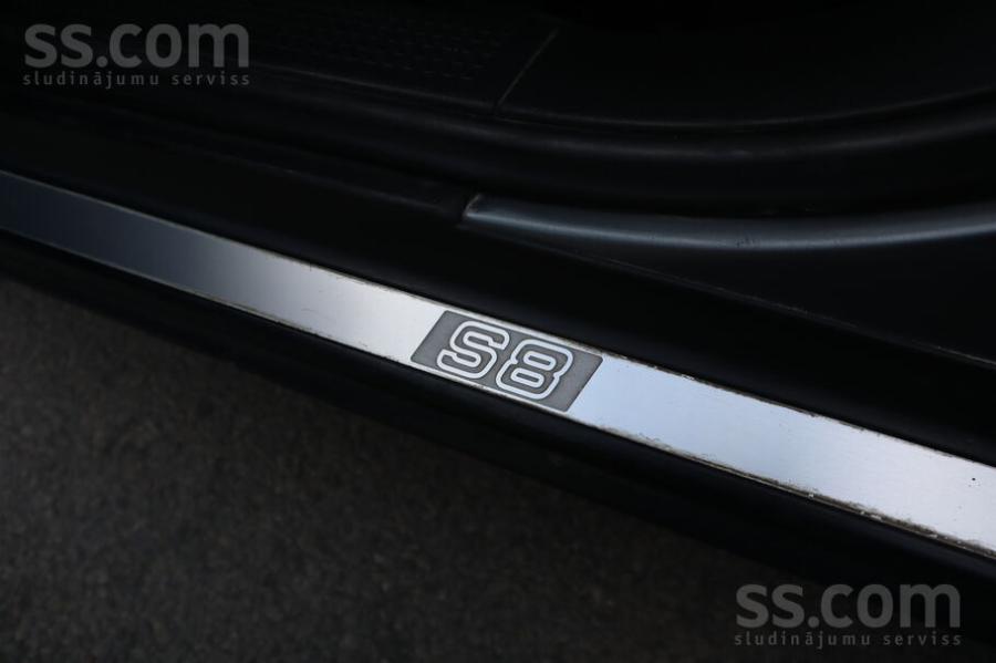 Grey Audi S8 2001 in Riga, with an engine capacity of 4.20 L and mileage of 270 thousand km for 7990 €, photo 29 on AUTOMOTO.COM.LV