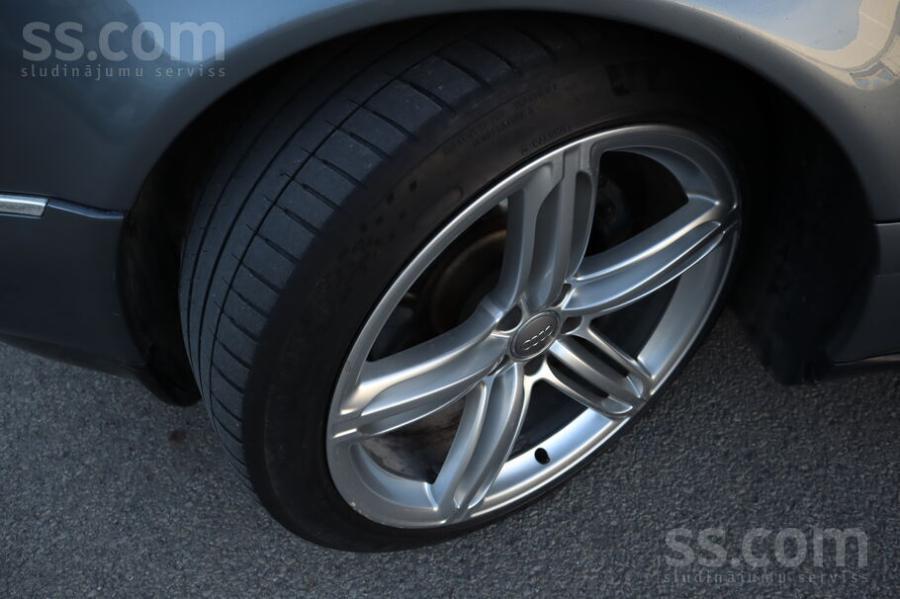Grey Audi S8 2001 in Riga, with an engine capacity of 4.20 L and mileage of 270 thousand km for 7990 €, photo 33 on AUTOMOTO.COM.LV