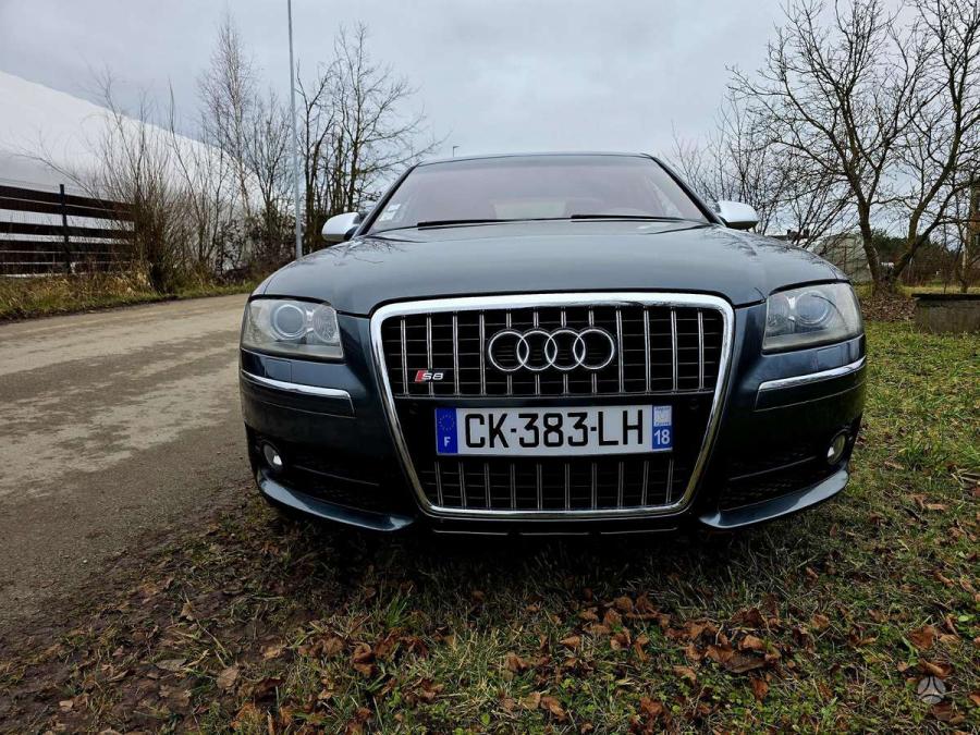 Grey Audi S8 2006 in Kaunas, with an engine capacity of 5.20 L and mileage of 170 thousand km for 8200 €, photo 1 on AUTOMOTO.COM.LV