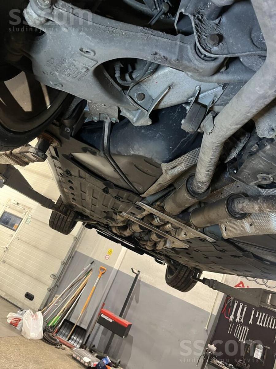 Pelēks Audi S8 2006 Liepāja, ar dzinēja tilpumu 5.20 L un nobraukumu 367 tūkst. km par 12500 €, foto 10 vietnē AUTOMOTO.COM.LV