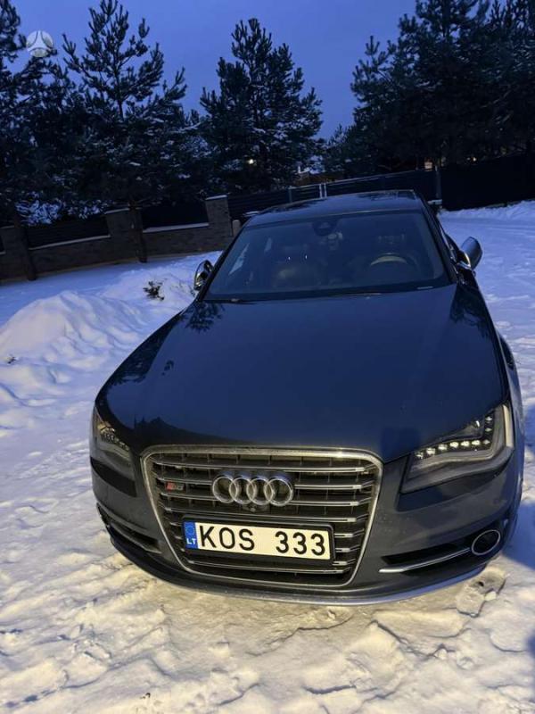 Grey Audi S8 2012 in Vilnius, with an engine capacity of 3.99 L and mileage of 298 thousand km for 21999 €, photo 1 on AUTOMOTO.COM.LV