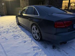Grey Audi S8 2012 in Vilnius, with an engine capacity of 3.99 L and mileage of 298 thousand km for 21999 €, photo 6 on AUTOMOTO.COM.LV