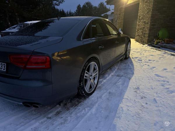 Grey Audi S8 2012 in Vilnius, with an engine capacity of 3.99 L and mileage of 298 thousand km for 21999 €, photo 7 on AUTOMOTO.COM.LV