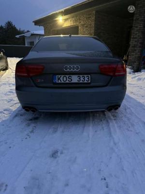 Grey Audi S8 2012 in Vilnius, with an engine capacity of 3.99 L and mileage of 298 thousand km for 21999 €, photo 8 on AUTOMOTO.COM.LV
