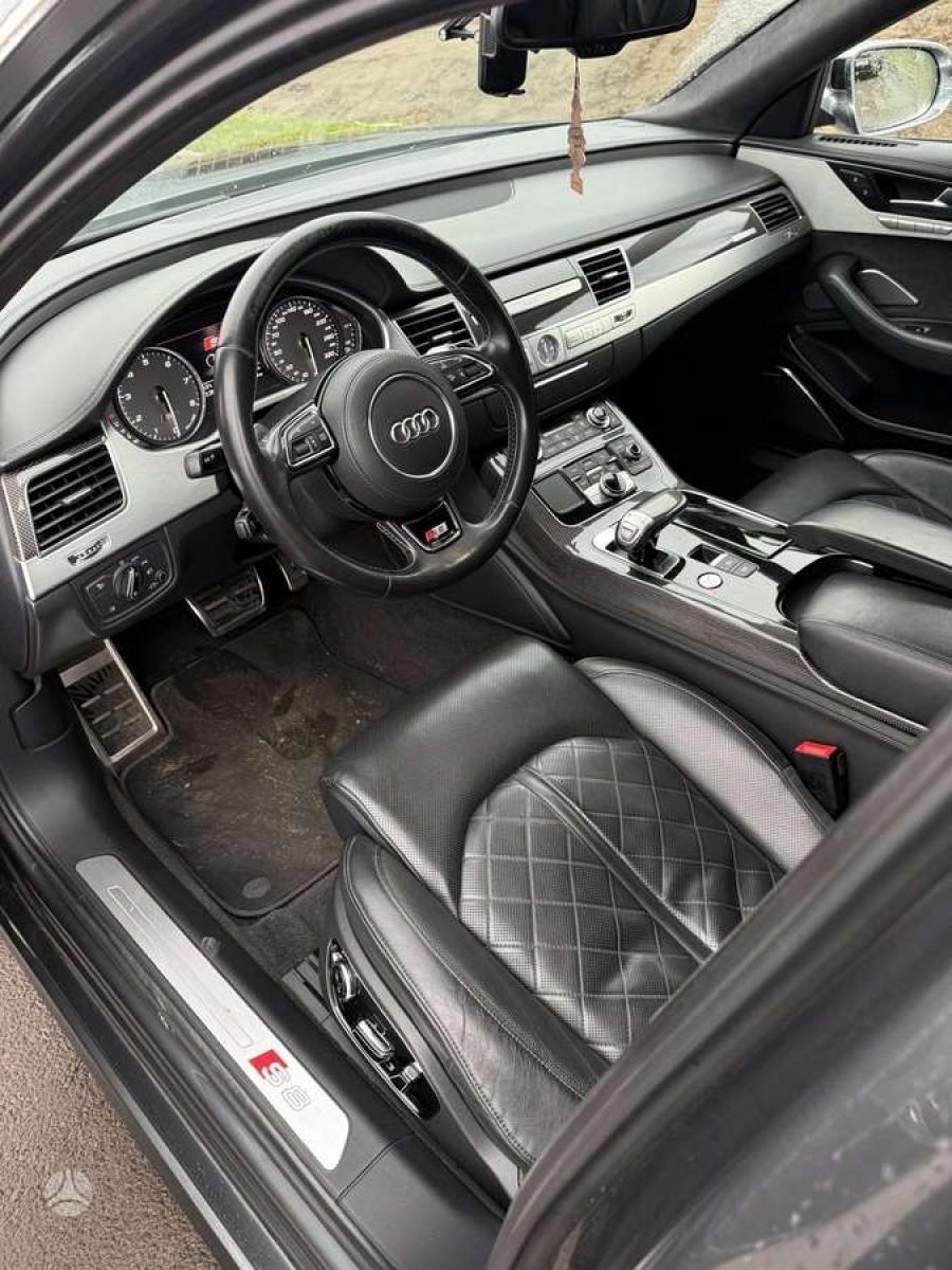 Grey Audi S8 2012 in Vilnius, with an engine capacity of 3.99 L and mileage of 298 thousand km for 21999 €, photo 9 on AUTOMOTO.COM.LV