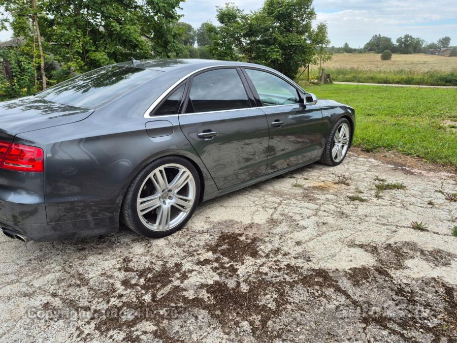 Pelēks Audi S8 2012 Tallina, ar dzinēja tilpumu 4.00 L un nobraukumu 311 tūkst. km par 19500 €, foto 5 vietnē AUTOMOTO.COM.LV
