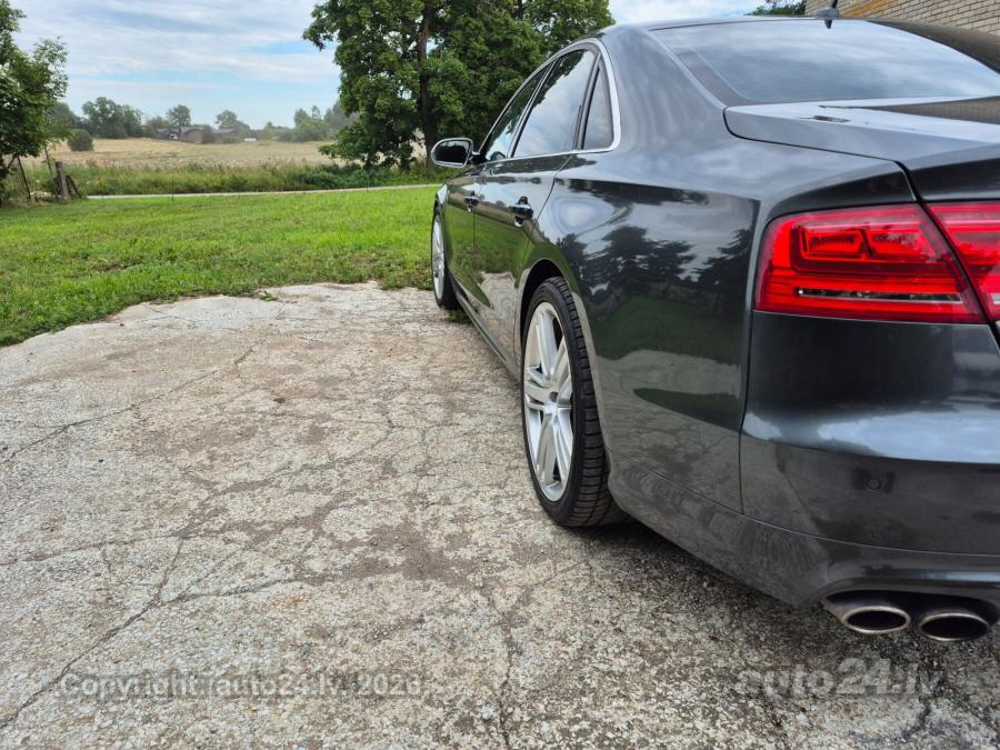 Pelēks Audi S8 2012 Tallina, ar dzinēja tilpumu 4.00 L un nobraukumu 311 tūkst. km par 19500 €, foto 7 vietnē AUTOMOTO.COM.LV
