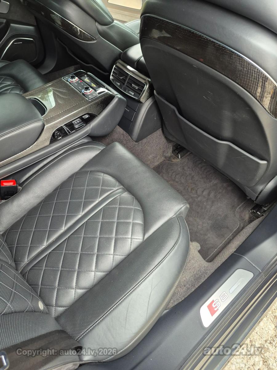 Pelēks Audi S8 2012 Tallina, ar dzinēja tilpumu 4.00 L un nobraukumu 311 tūkst. km par 19500 €, foto 10 vietnē AUTOMOTO.COM.LV