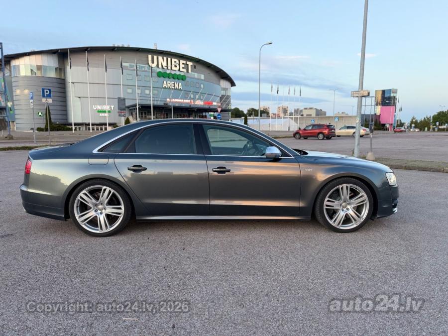 Pelēks Audi S8 2012 Tallina, ar dzinēja tilpumu 4.00 L un nobraukumu 312 tūkst. km par 24990 €, foto 3 vietnē AUTOMOTO.COM.LV
