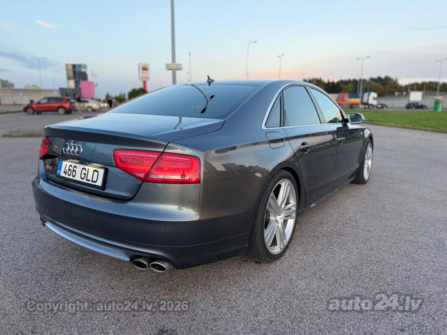 Pelēks Audi S8 2012 Tallina, ar dzinēja tilpumu 4.00 L un nobraukumu 312 tūkst. km par 24990 €, foto 4 vietnē AUTOMOTO.COM.LV