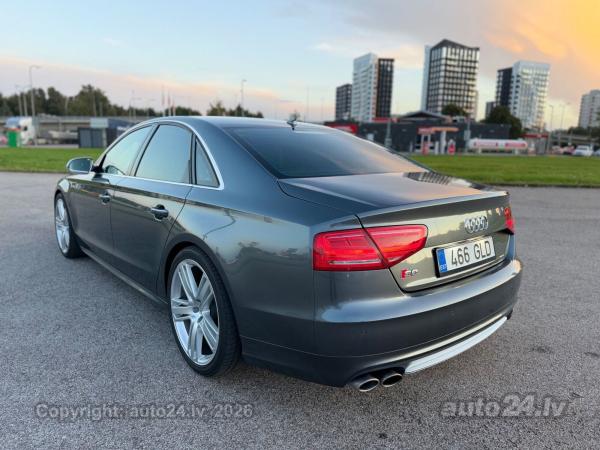 Pelēks Audi S8 2012 Tallina, ar dzinēja tilpumu 4.00 L un nobraukumu 312 tūkst. km par 24990 €, foto 6 vietnē AUTOMOTO.COM.LV