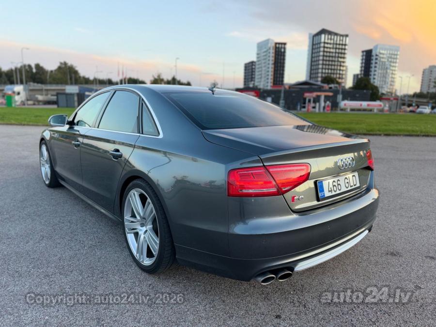 Pelēks Audi S8 2012 Tallina, ar dzinēja tilpumu 4.00 L un nobraukumu 312 tūkst. km par 24990 €, foto 6 vietnē AUTOMOTO.COM.LV