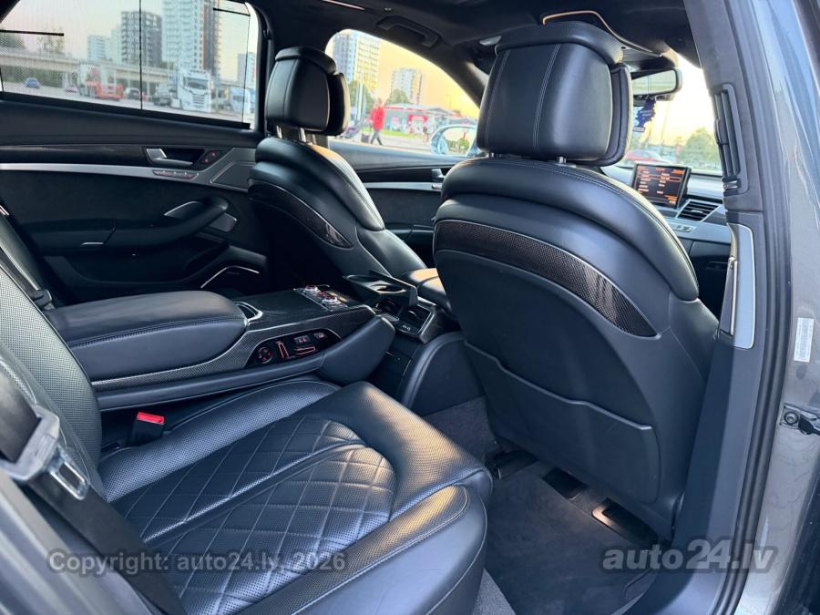 Pelēks Audi S8 2012 Tallina, ar dzinēja tilpumu 4.00 L un nobraukumu 312 tūkst. km par 24990 €, foto 10 vietnē AUTOMOTO.COM.LV