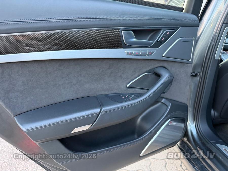 Pelēks Audi S8 2012 Tallina, ar dzinēja tilpumu 4.00 L un nobraukumu 312 tūkst. km par 24990 €, foto 13 vietnē AUTOMOTO.COM.LV