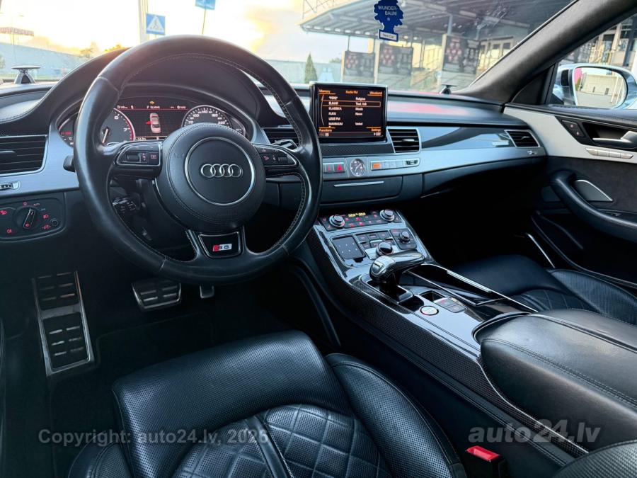 Pelēks Audi S8 2012 Tallina, ar dzinēja tilpumu 4.00 L un nobraukumu 312 tūkst. km par 24990 €, foto 16 vietnē AUTOMOTO.COM.LV