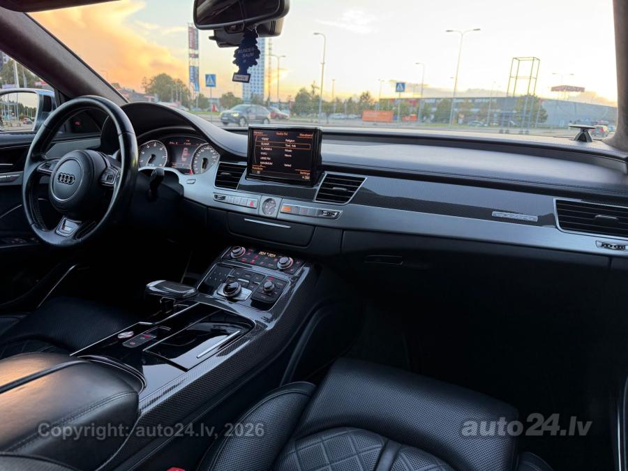 Pelēks Audi S8 2012 Tallina, ar dzinēja tilpumu 4.00 L un nobraukumu 312 tūkst. km par 24990 €, foto 17 vietnē AUTOMOTO.COM.LV