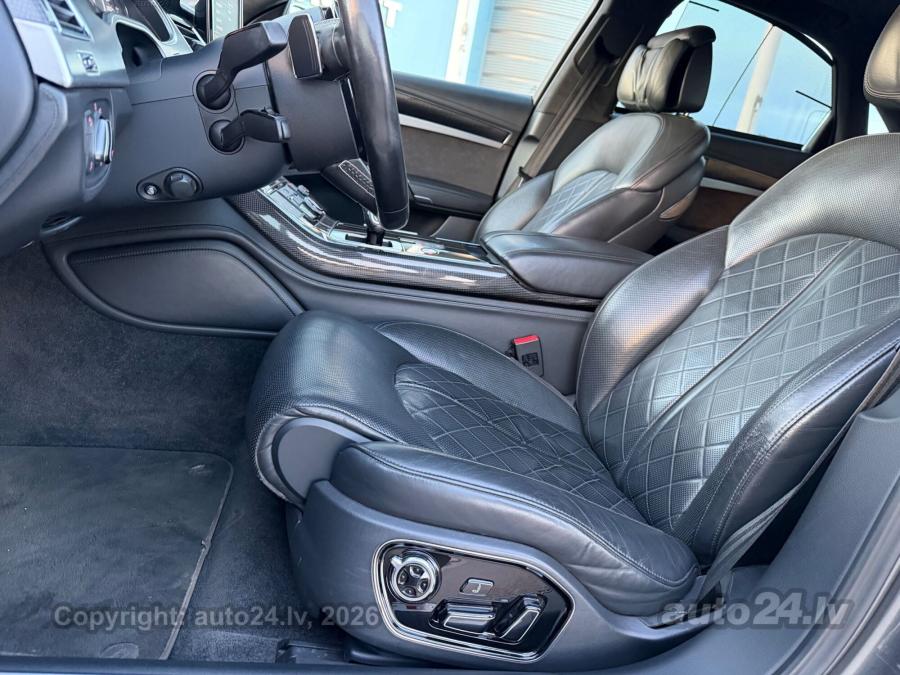 Pelēks Audi S8 2012 Tallina, ar dzinēja tilpumu 4.00 L un nobraukumu 312 tūkst. km par 24990 €, foto 21 vietnē AUTOMOTO.COM.LV