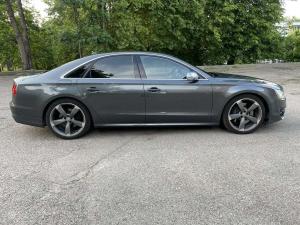 Pelēks Audi S8 2013 Telšiai, ar dzinēja tilpumu 3.99 L un nobraukumu 199 tūkst. km par 27777 €, foto 4 vietnē AUTOMOTO.COM.LV