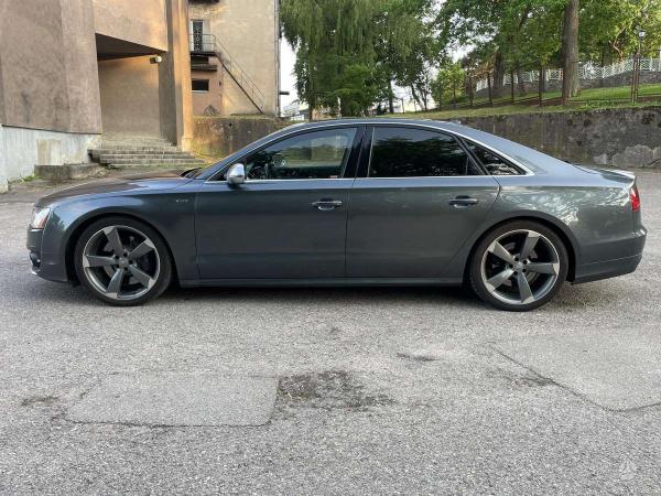 Grey Audi S8 2013 in Telschi, with an engine capacity of 3.99 L and mileage of 199 thousand km for 27777 €, photo 7 on AUTOMOTO.COM.LV
