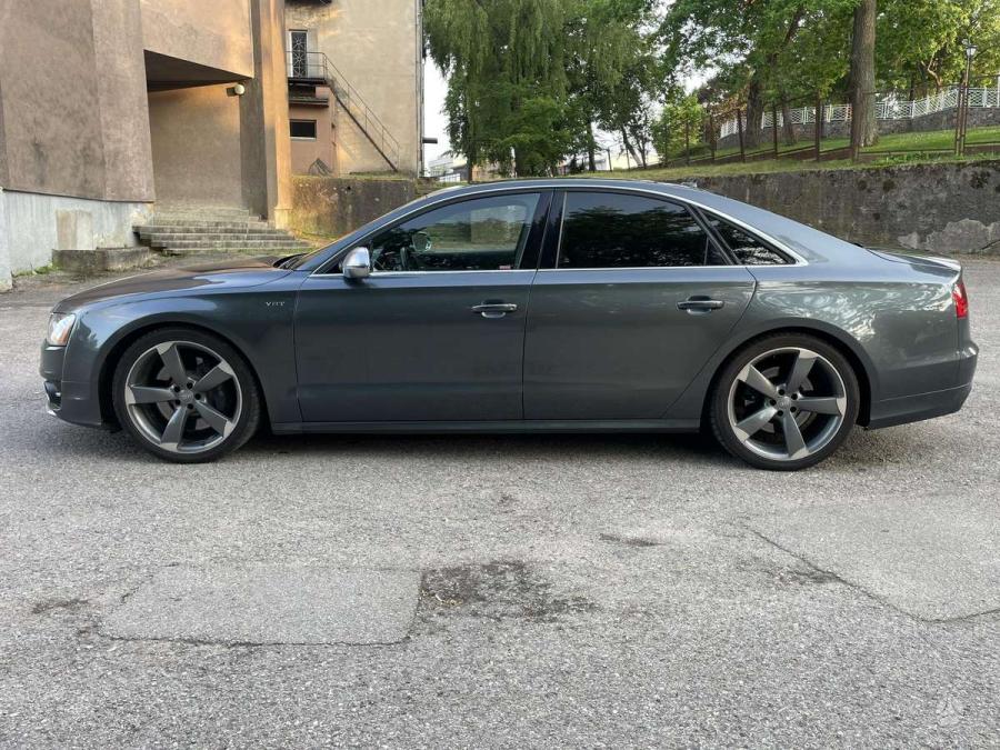 Pelēks Audi S8 2013 Telšiai, ar dzinēja tilpumu 3.99 L un nobraukumu 199 tūkst. km par 27777 €, foto 8 vietnē AUTOMOTO.COM.LV